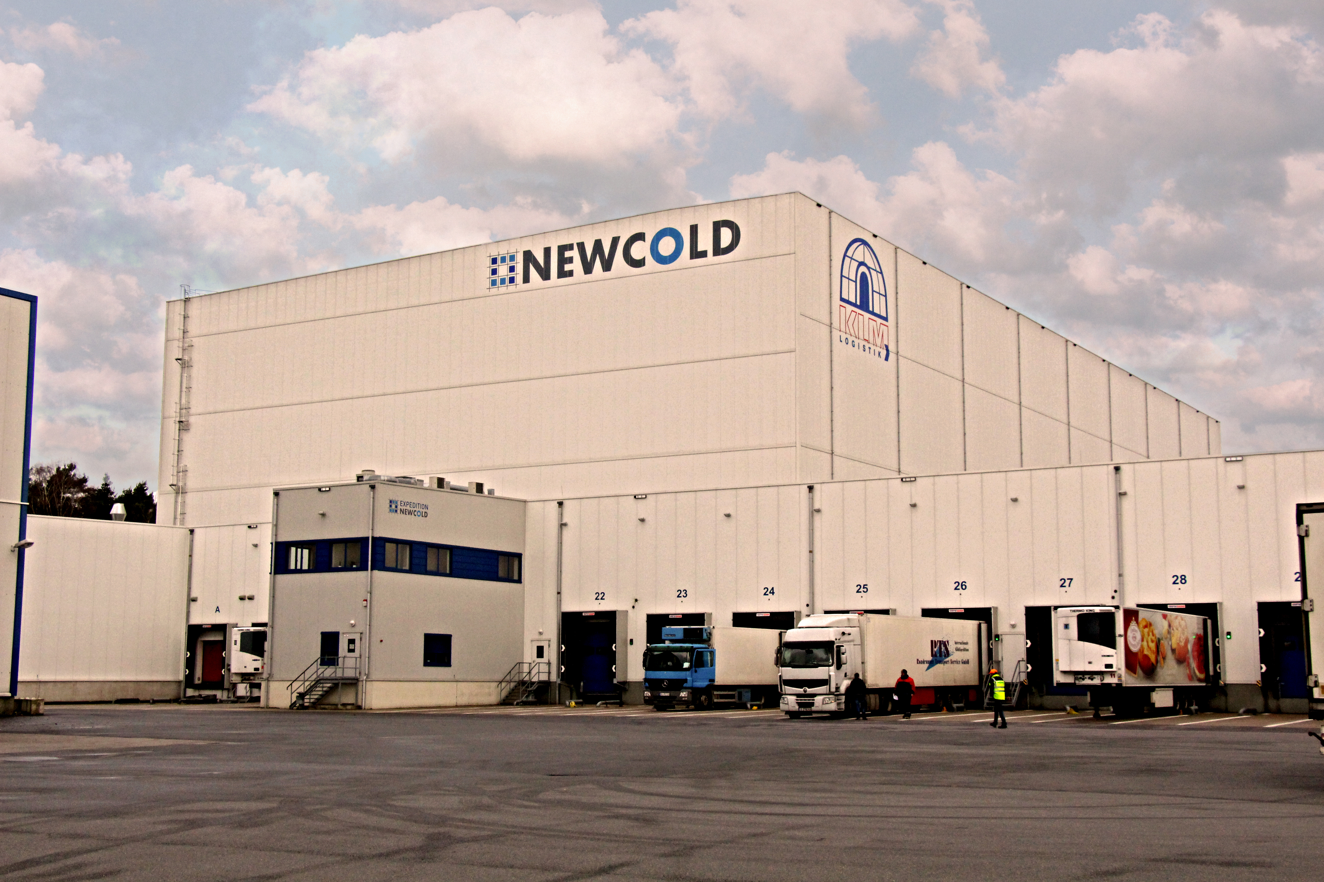 Innovative solutions enable smooth operation in KLMs cold store | Munters
